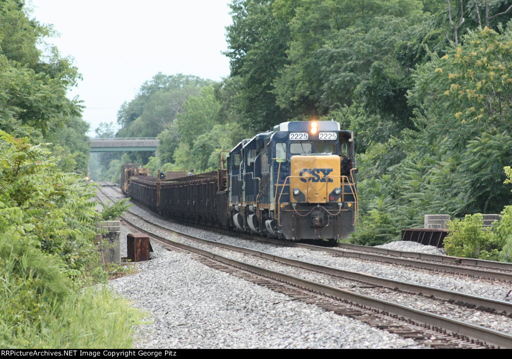 CSX 2225 and train W017